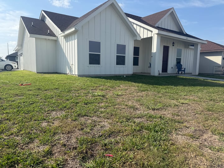 Dream Casa Blanca (Beautiful Brand New Home) - Harlingen, TX