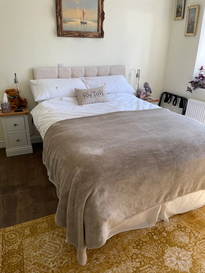 Cosy Room In Beach View House - Isle of Man