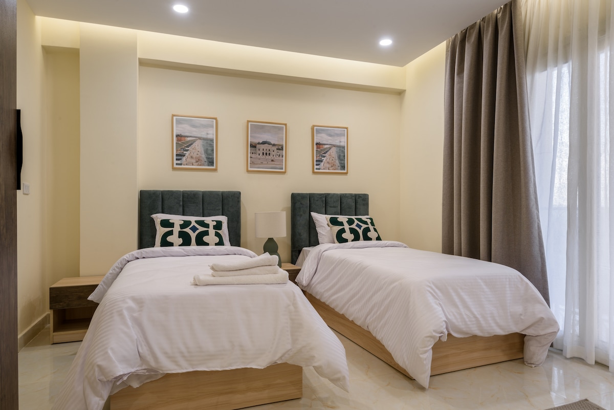 S201 | Airport Stay w/ Balcony | Hazel Spaces - Houses for Rent in ...