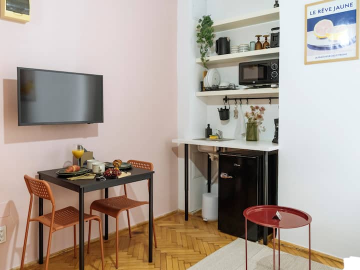 1930s Art Déco Studio · Old Town · Quiet Balcony - Bukarest