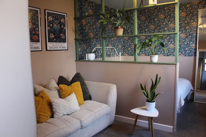 Hidden Retreat - 4 Minutes To The Beach! - Weymouth