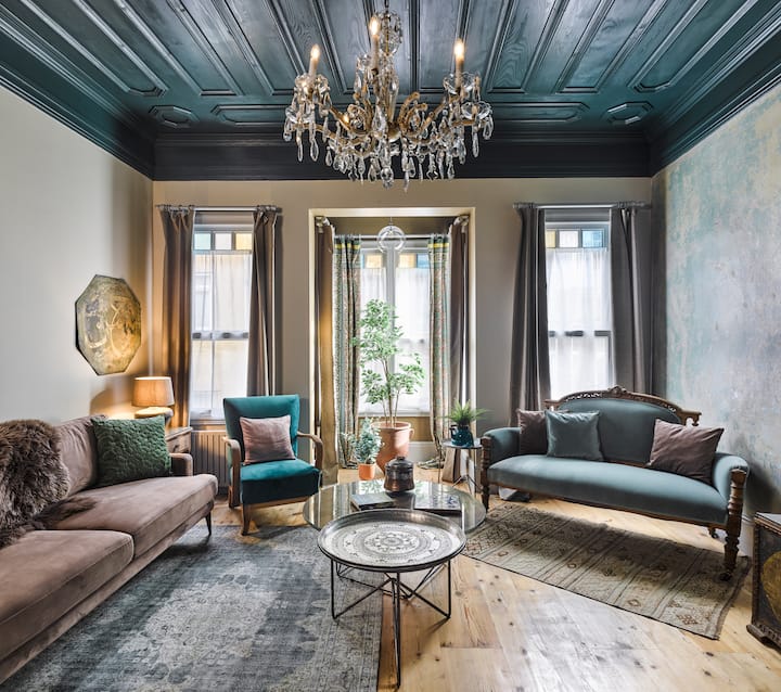 Historical Ottoman Palace With View Of Golden Horn - Fatih