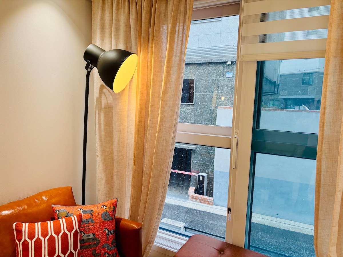 3 minutes from Sangdo Station, Chung-Ang University | Maison Sangdo ...