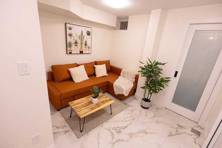 Renovated Suite Near Downtown And The Beaches - Toronto