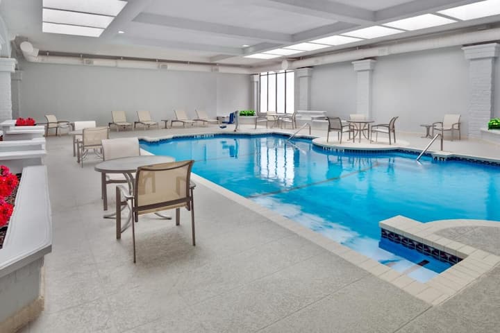 Look No Further! 3 Relaxing Units, Pool! - Dallas, TX