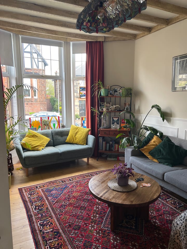 Large Semi-detached House Near Hampden Park. - Glasgow