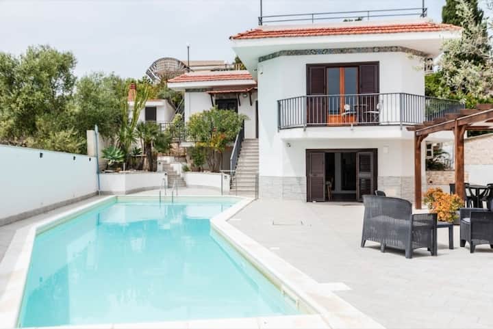 Villa Al Tramonto Con Piscina E Vista Mare - Licata