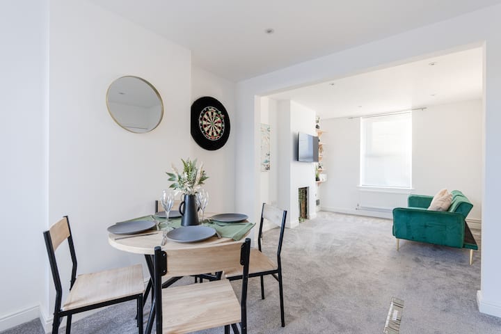 Modern 3 Bedroom I Work Stays I Secure Parking - Ipswich