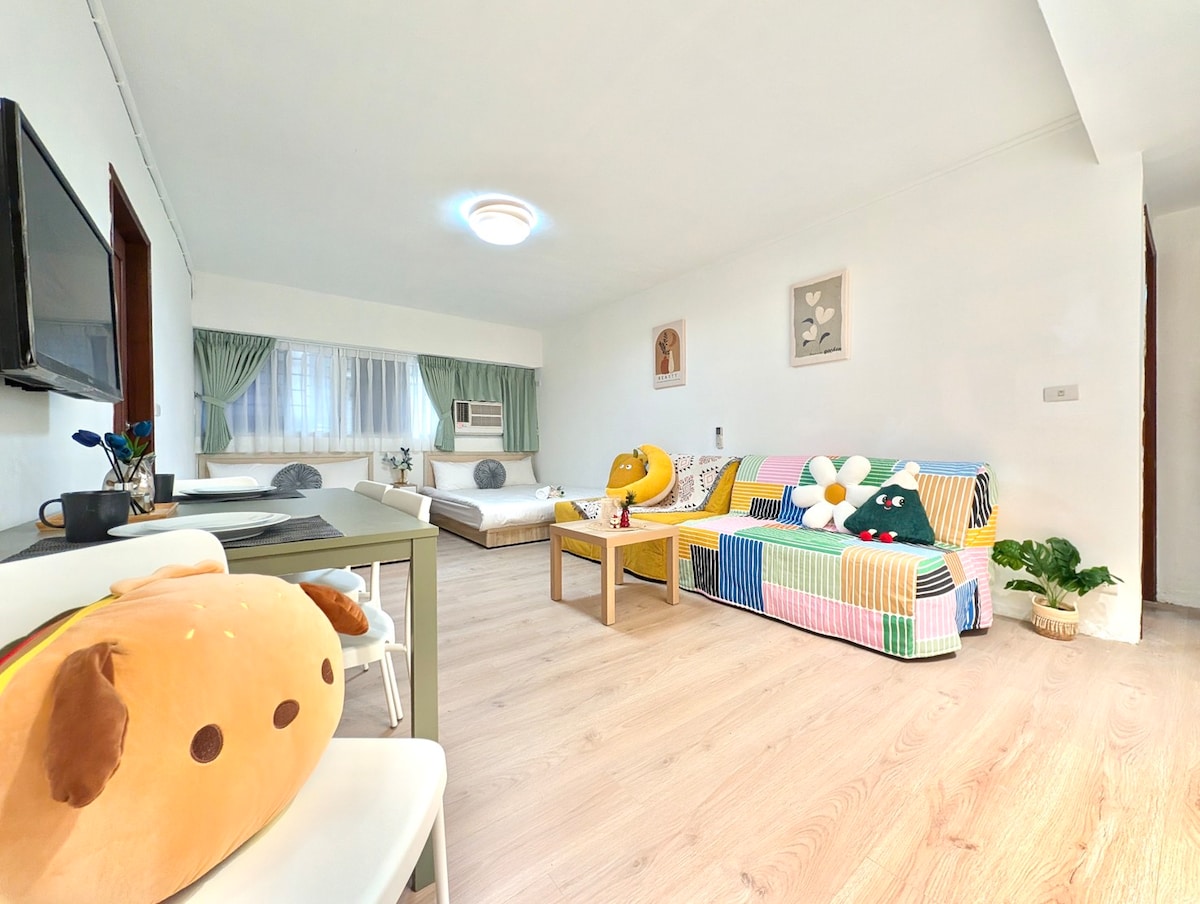 H3A/Warm Sun Color House/7-minute walk from Ximending Station/Ximending ...