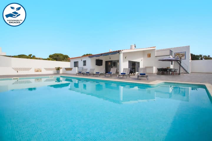 Sophisticated Villa With Heatable Pool - Albufeira