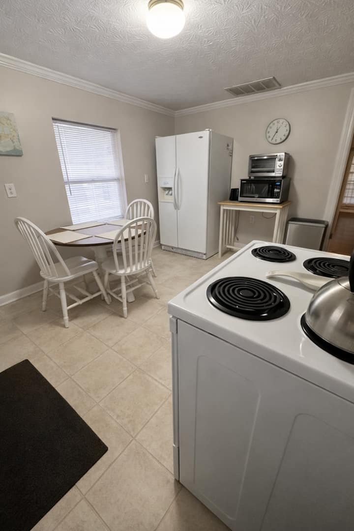 Quiet Private Suite W/ Hot Tub Near Fort Benning - Columbus, GA