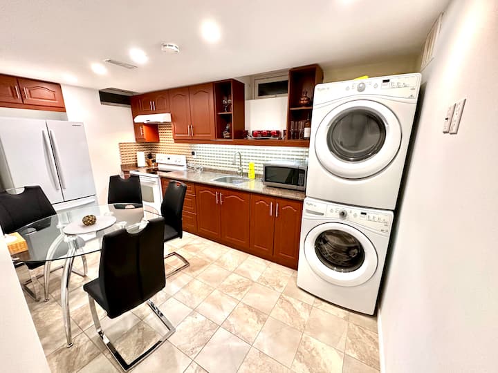 A Cozy And Comfortable Basement In Aurora - Aurora