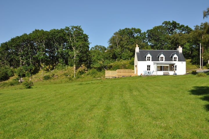 Cosy Cottage With Large Garden And Beach Access - Skye