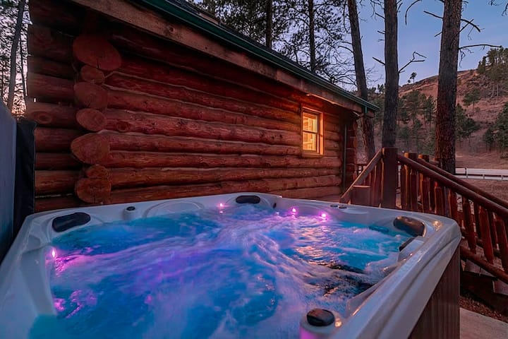 Ponderosa Retreat: Log Home W/ Hot Tub - Keystone, SD