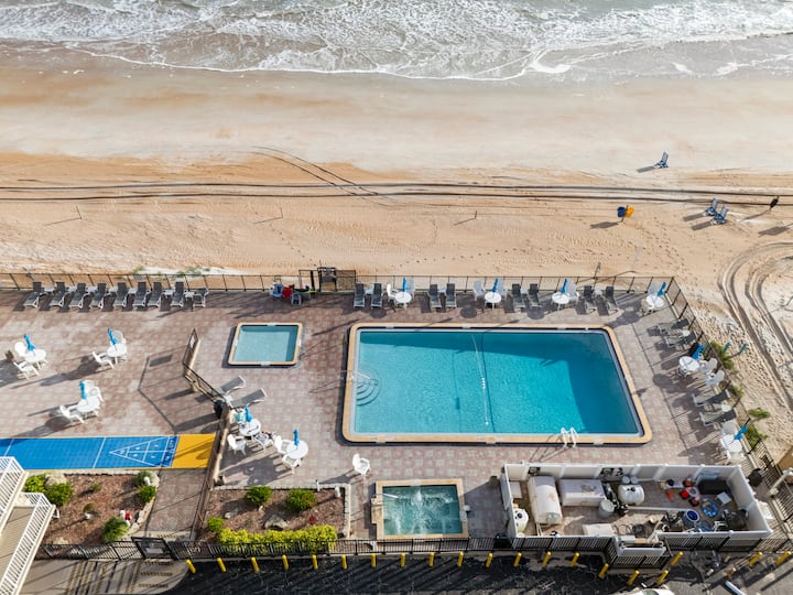 Oceanfront | Efficiency Retreat Near Daytona - Ormond Beach, FL