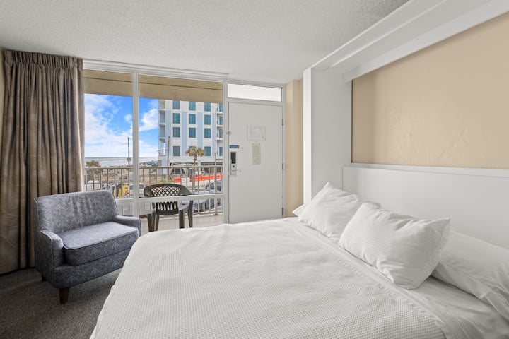 Beachfront Escape | Oceanview Studio Getaway - Ormond Beach, FL