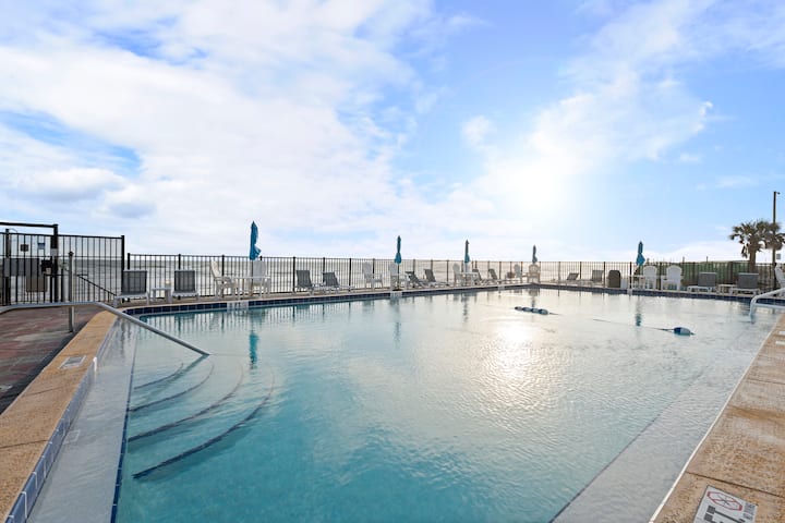 Beachfront Escape | Oceanview Studio Getaway - 오먼드 비치