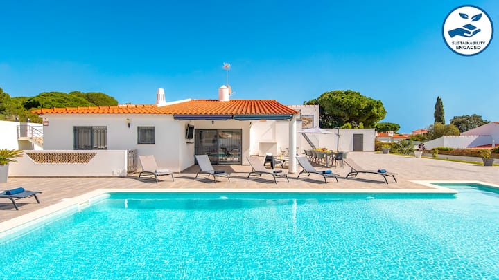 Sophisticated Villa With Heatable Pool - Albufeira
