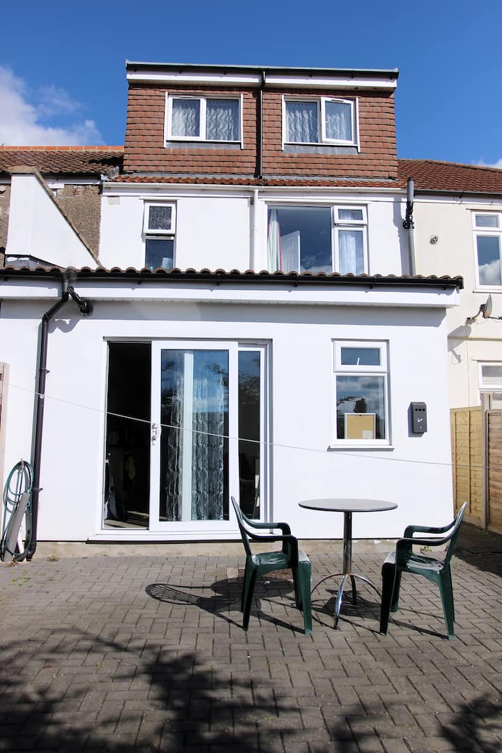 6 Bedroom House In Bristol Filton - Gloucestershire