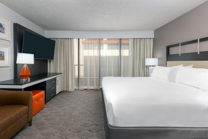 Relax And Unwind! 4 Units, Indoor Pool! - Dallas, TX