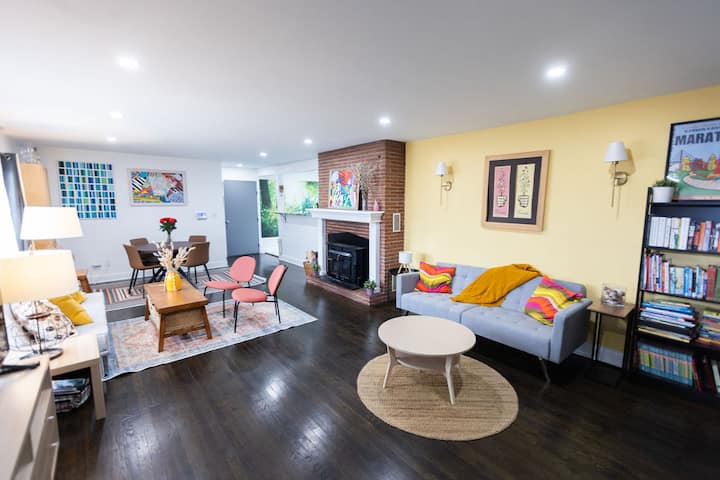 Peaceful Home On 1-acre With 5 Backyard Chickens - Independence, MO