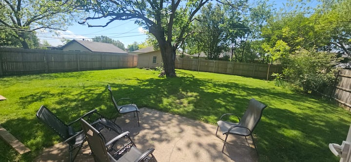 Cozy Home - Pet Friendly, Fully Fenced - 그린빌