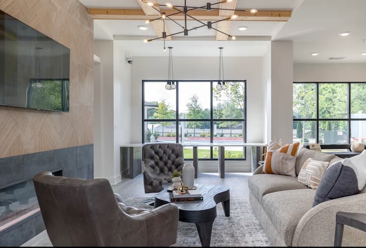 Gated Upper Westside 1br | Quiet, Secure & Stylish - Smyrna, GA