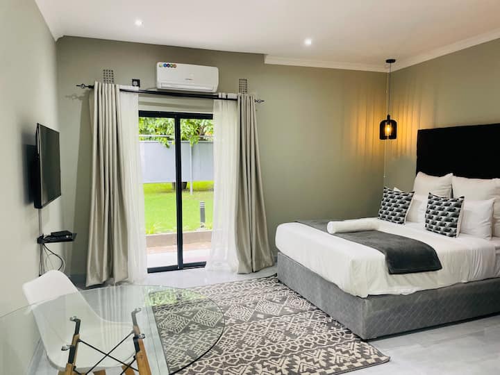 Unique Studio - Zambie