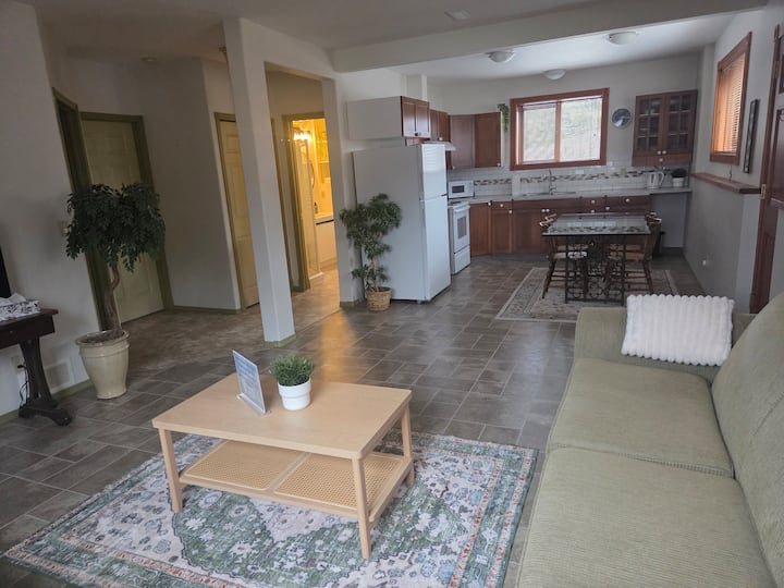 Hardy Mountain Hideaway - Grand Forks