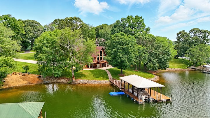 Lake Hickory Waterfront Retreat - Hickory, NC