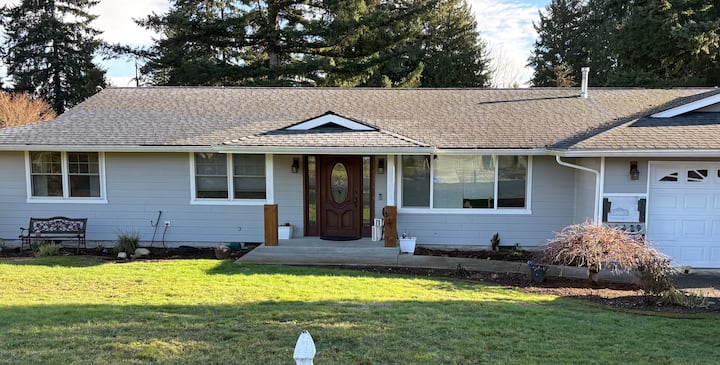 Charming Everett Retreat - Gateway To Puget Sound - Everett, WA