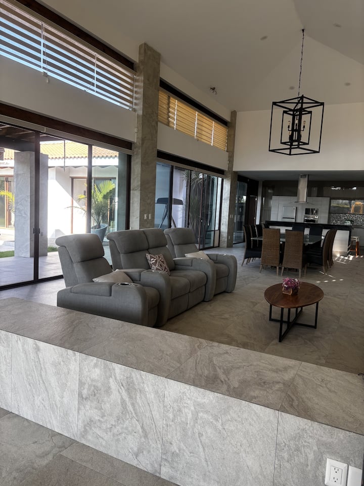 Lujosa Villa Con Piscina Y Jardín En Exclusivo - Atlixco