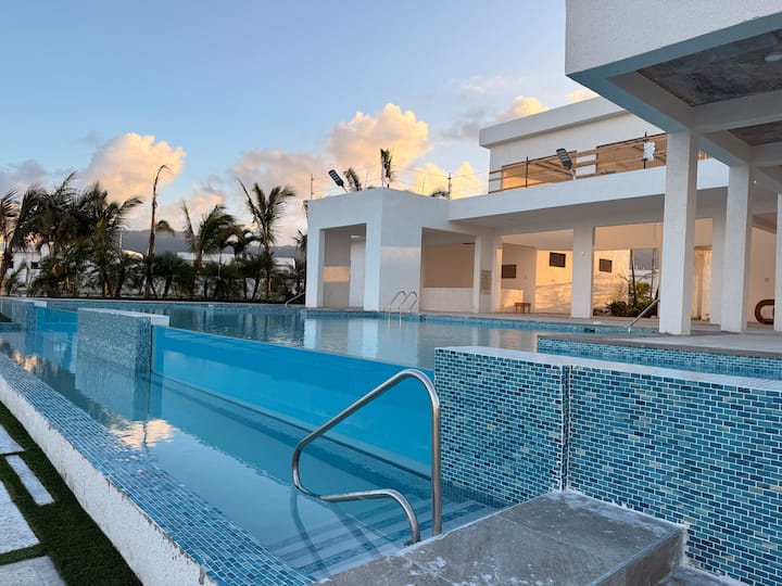 New|pool Access 3br •Gated • Walk To The Beach - Jamaica