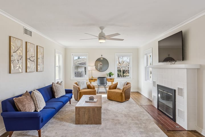 Elegant Updated Edmond Estate - Edmond, OK