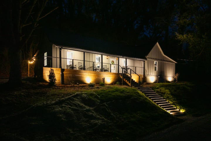 The Little River Nest, 2 Master Suites W/king Beds - Walland, TN