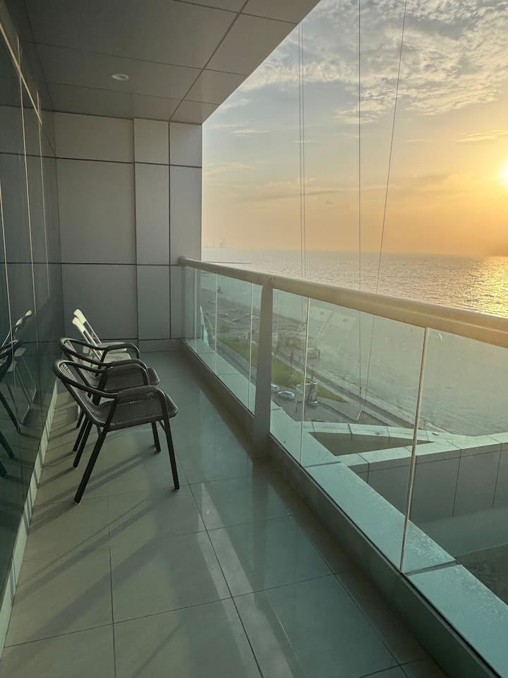 Luxurious Beach Haven At Ajman Cornish - Ajman