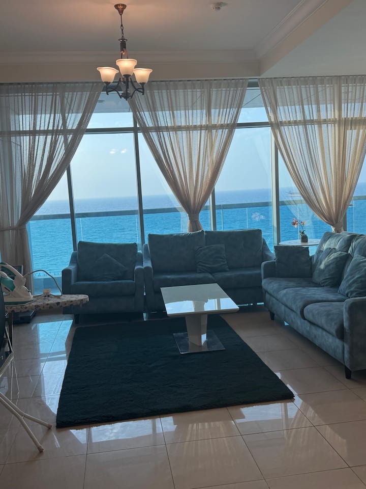 Luxurious Beach Haven At Ajman Cornish - Ajmán