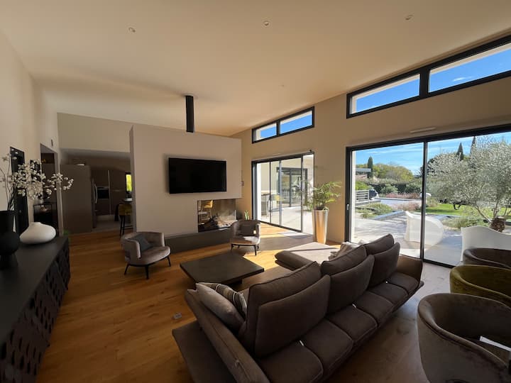 Uzès 
Villa Contemporaine Climatisée Avec Piscine - France