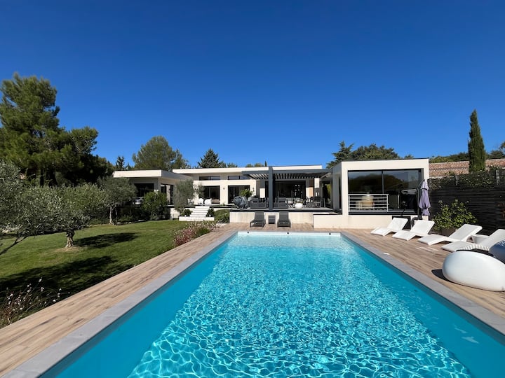 Uzès 
Villa Contemporaine Climatisée Avec Piscine - Uzès