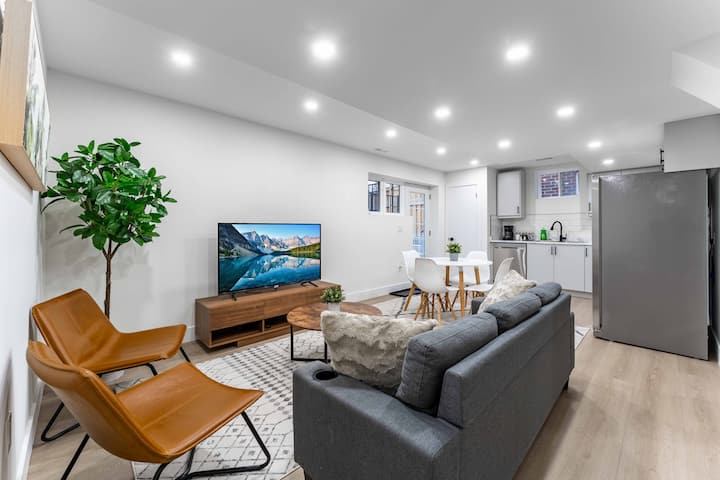 Monthly Stays Welcome | 3bd | 2workstations | 2tvs - Burlington