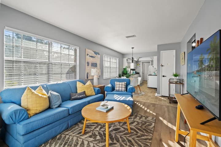 Carmella's Coastal Condo - Carousel, Brandon