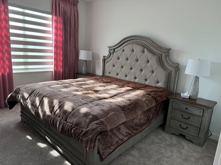 Luxury King Bedroom Safe Peaceful Environment - Greenwood, IN