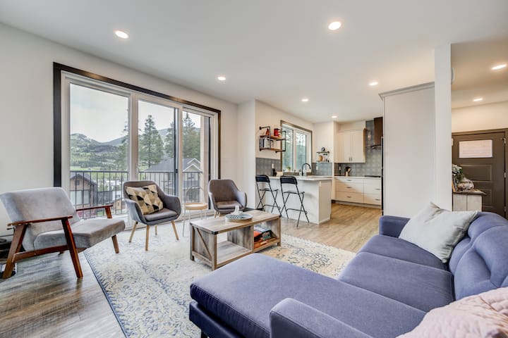 Mountain Motion Stays - Bellevue, AB