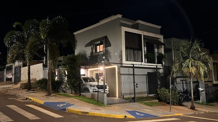 Sobrado Inteligente, A/c, Tvs Smart E Garagem - Toledo
