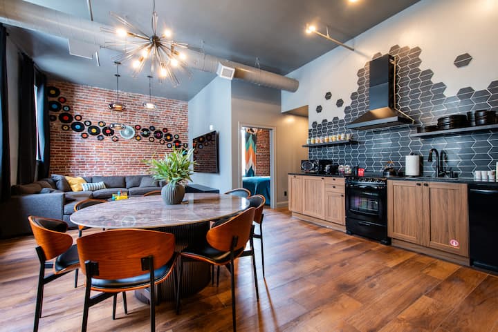 Hollyhock Suite 413: 5 Beds/2 Bath - Louisville, KY