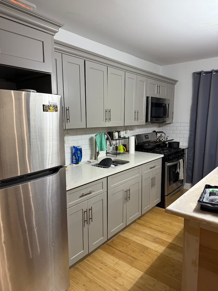 Beautifully Furnished 2 Bedroom Apartment. - Long Beach, NY