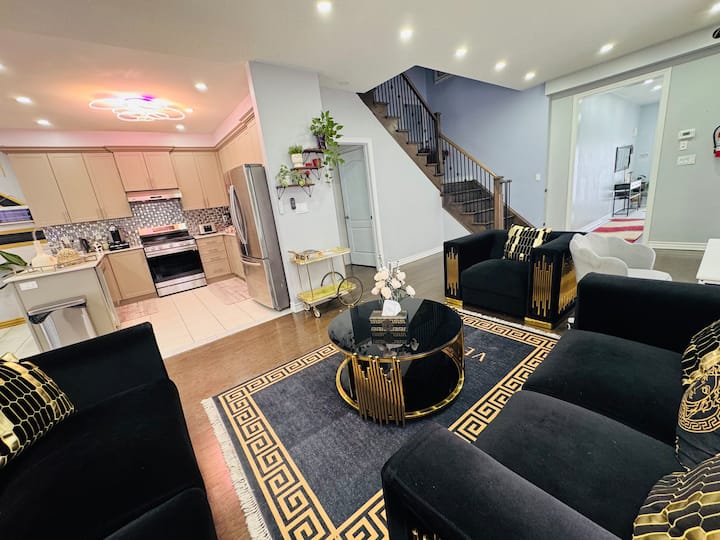 4 Bed 3.5 Bath Home In Prime Niagara Area 2700 Sqf - St. Catharines