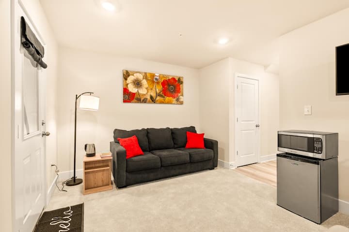 Modern Suite / Sleeps 3 / Luxury Close To Downtown - Frederick, MD