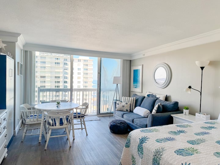 A 12th Floor Studio With Amazing Views! - Ormond Beach, FL