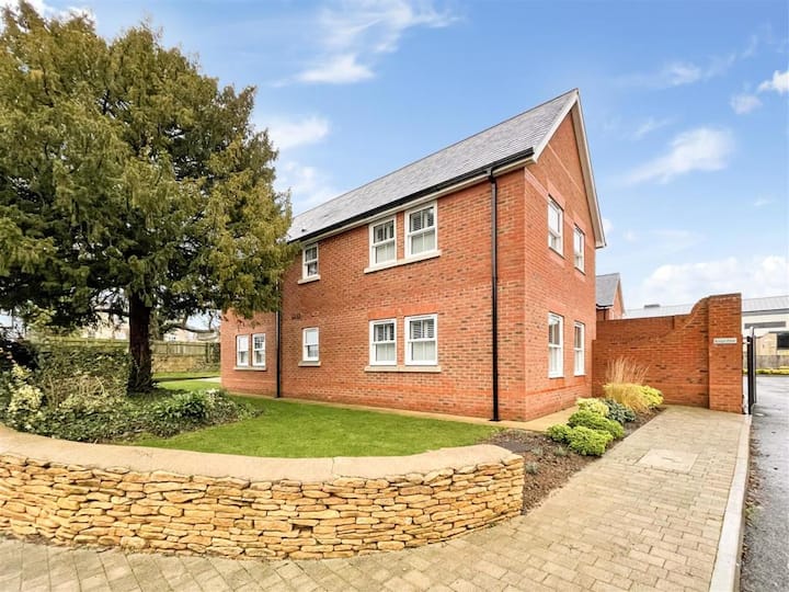 Modern Flat Opposite Bicester Village Free Parking - Bicester